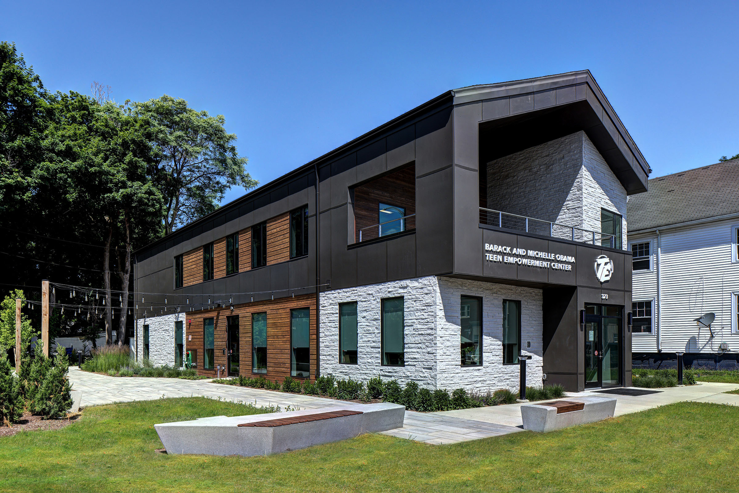 Barack and Michelle Obama Teen Empowerment Center | aiaroc